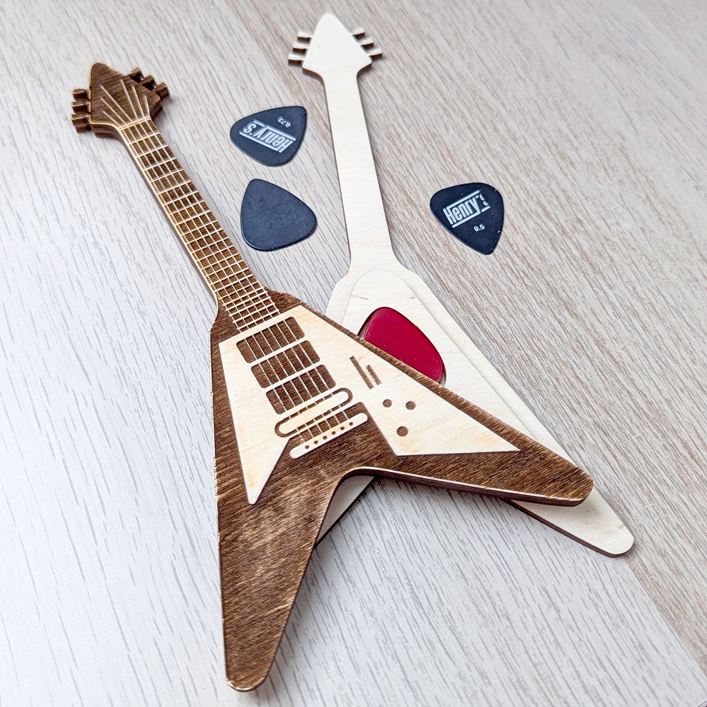 Guitar Pick Holder II – Compact Electro Guitar-Shaped Plectrum Storage ...